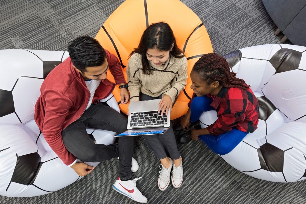 8 Tips on How to Make Friends at Uni in Australia - The University of ...